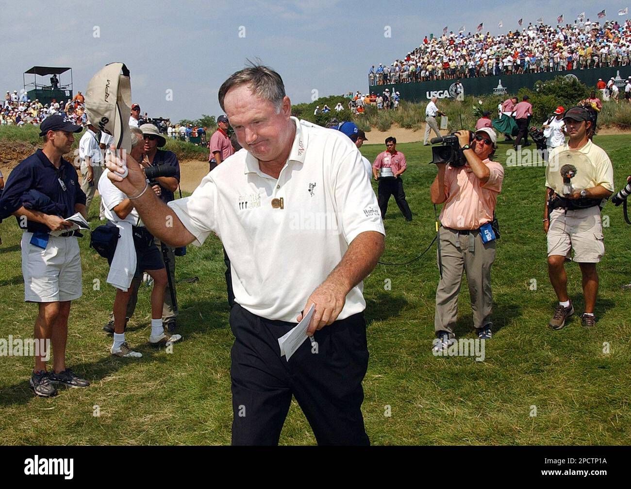 Allen Doyle walks up the hill to sign his card after winning the 2006 U ...