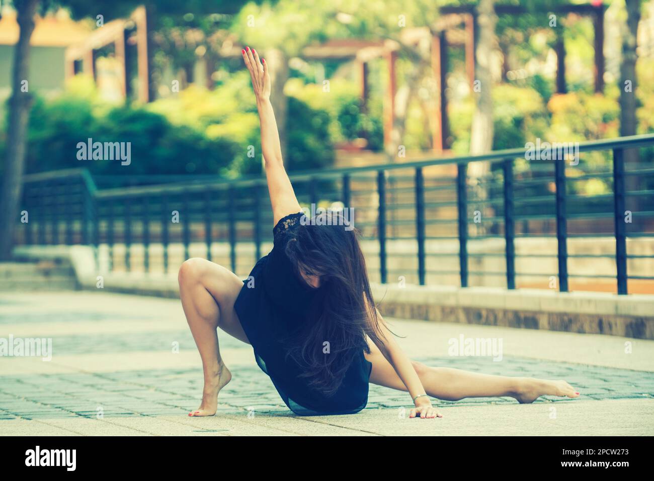 Modern ballet dancing woman barefoot hi-res stock photography and ...