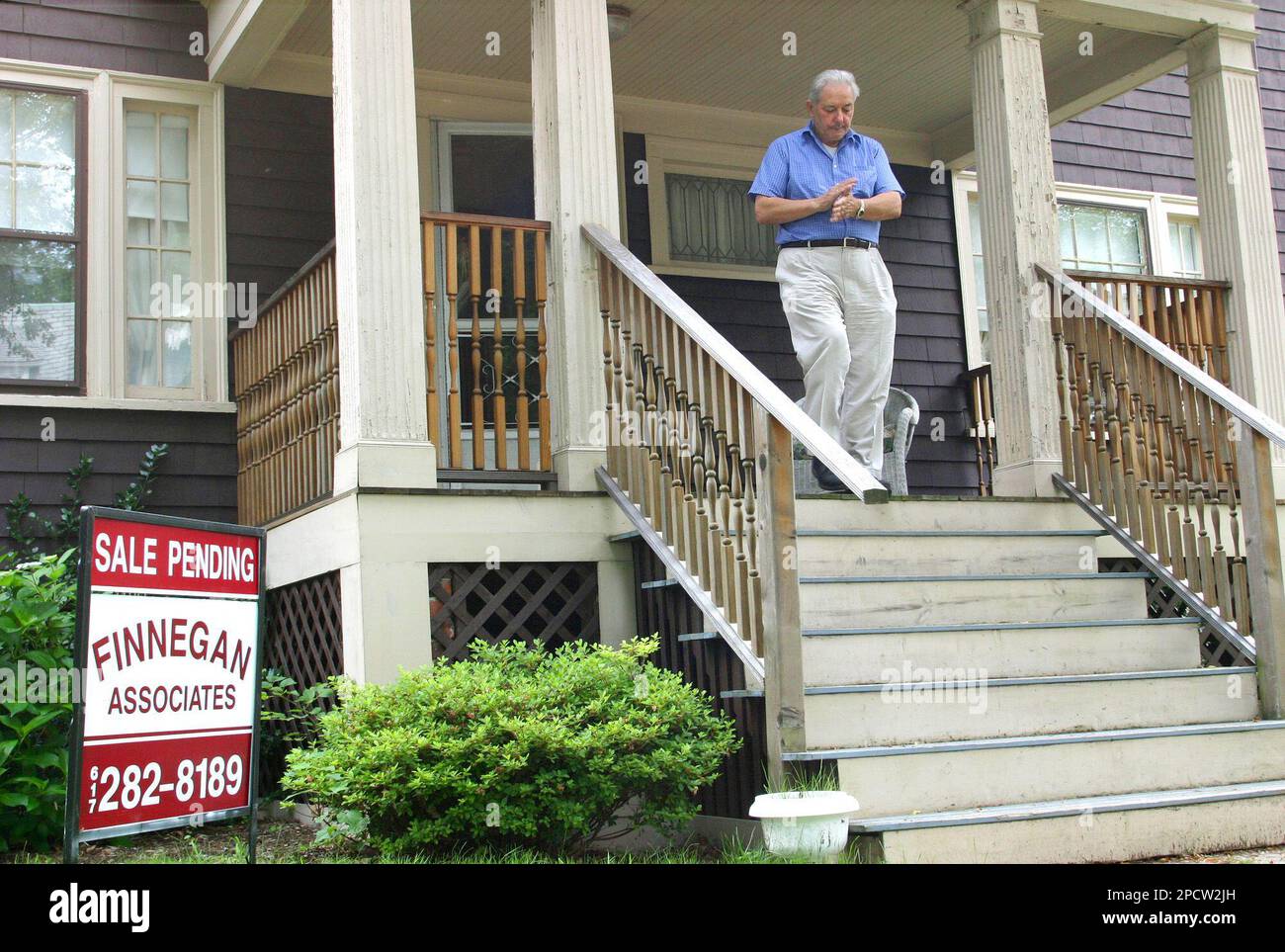 John Rigas leaves the house that his sons have bought in the Jamaica ...