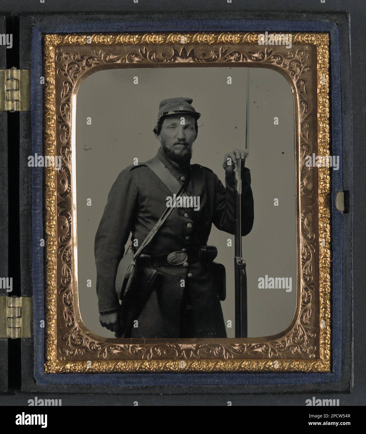 Unidentified soldier in Company H, Vermont uniform with bayoneted ...