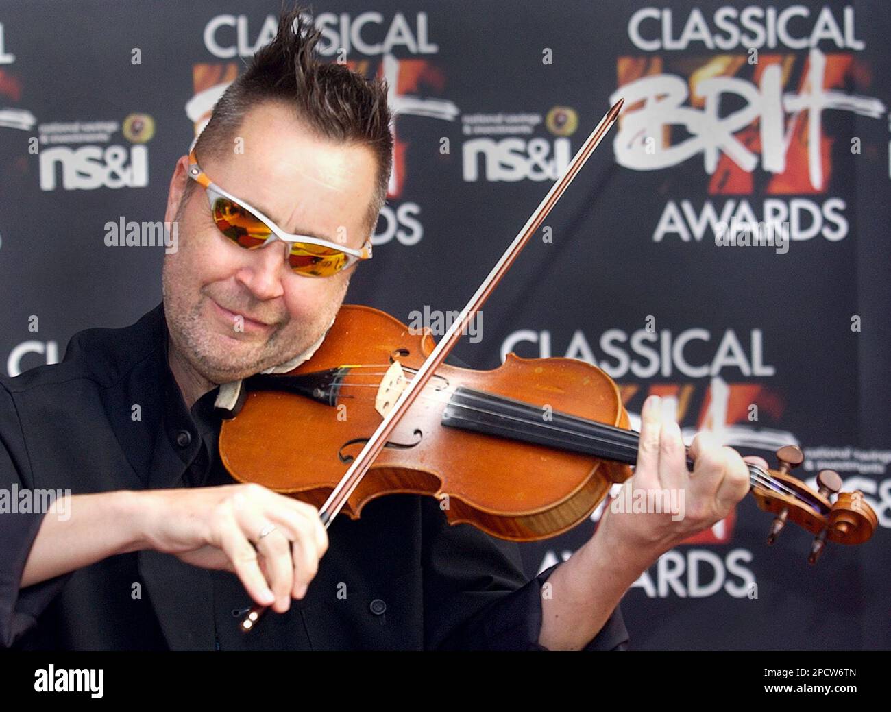 ** ARCHIV ** Der Geiger Nigel Kennedy, aufgenommen bei der Verleihung ...