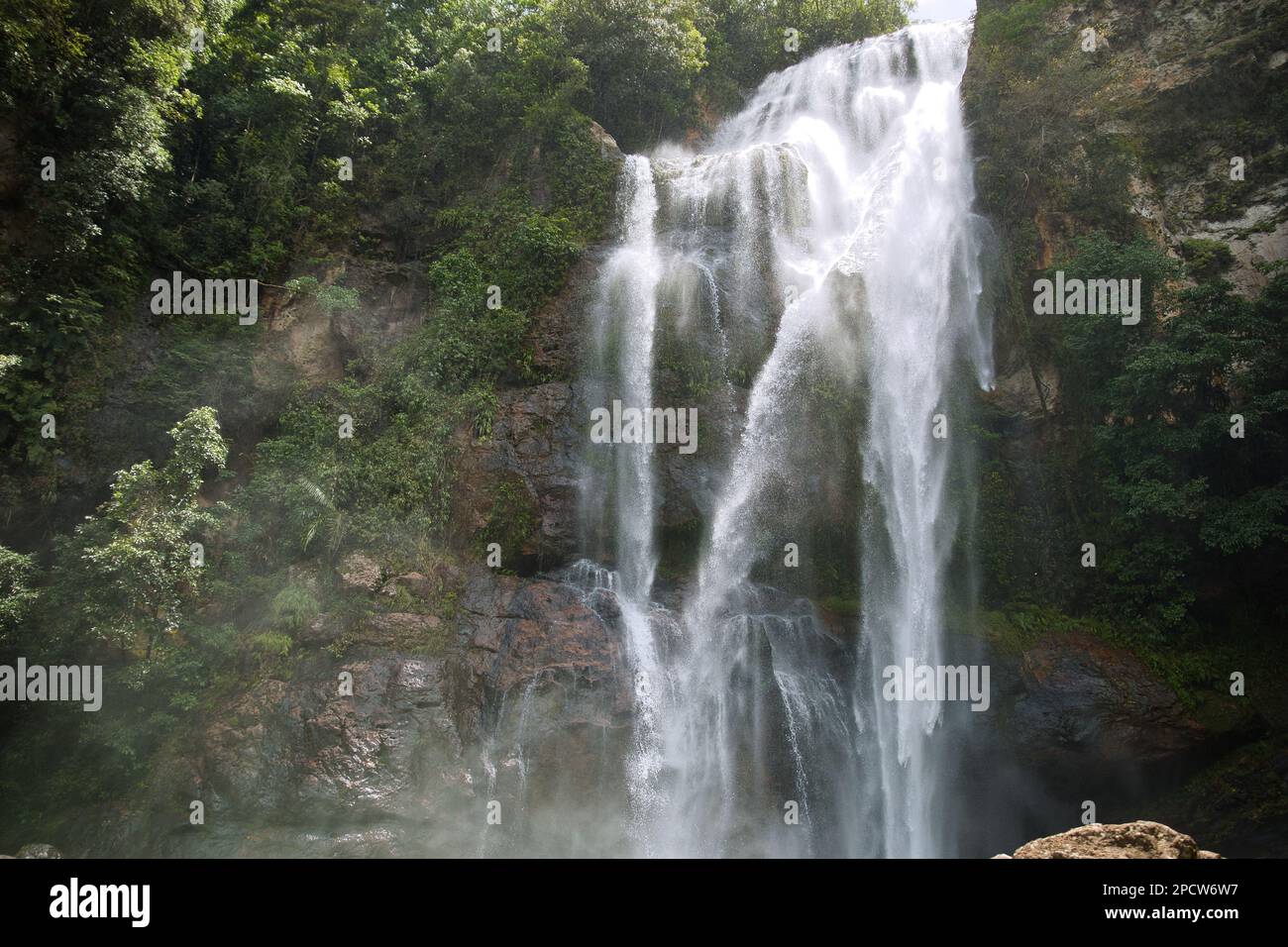 The spectacular Cunca Rami waterfall on Flores from close up ...