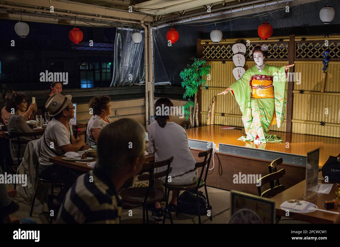 Fukunae,'maiko' (geisha apprentice)working in a tea house.Geisha's ...
