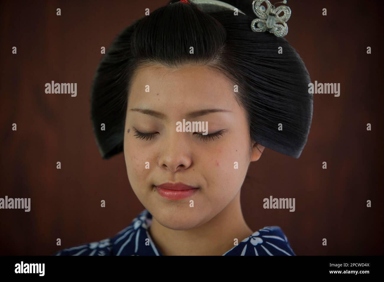 Fukukimi, 'maiko' (geisha apprentice) from Ishihatsu okiya (house of ...