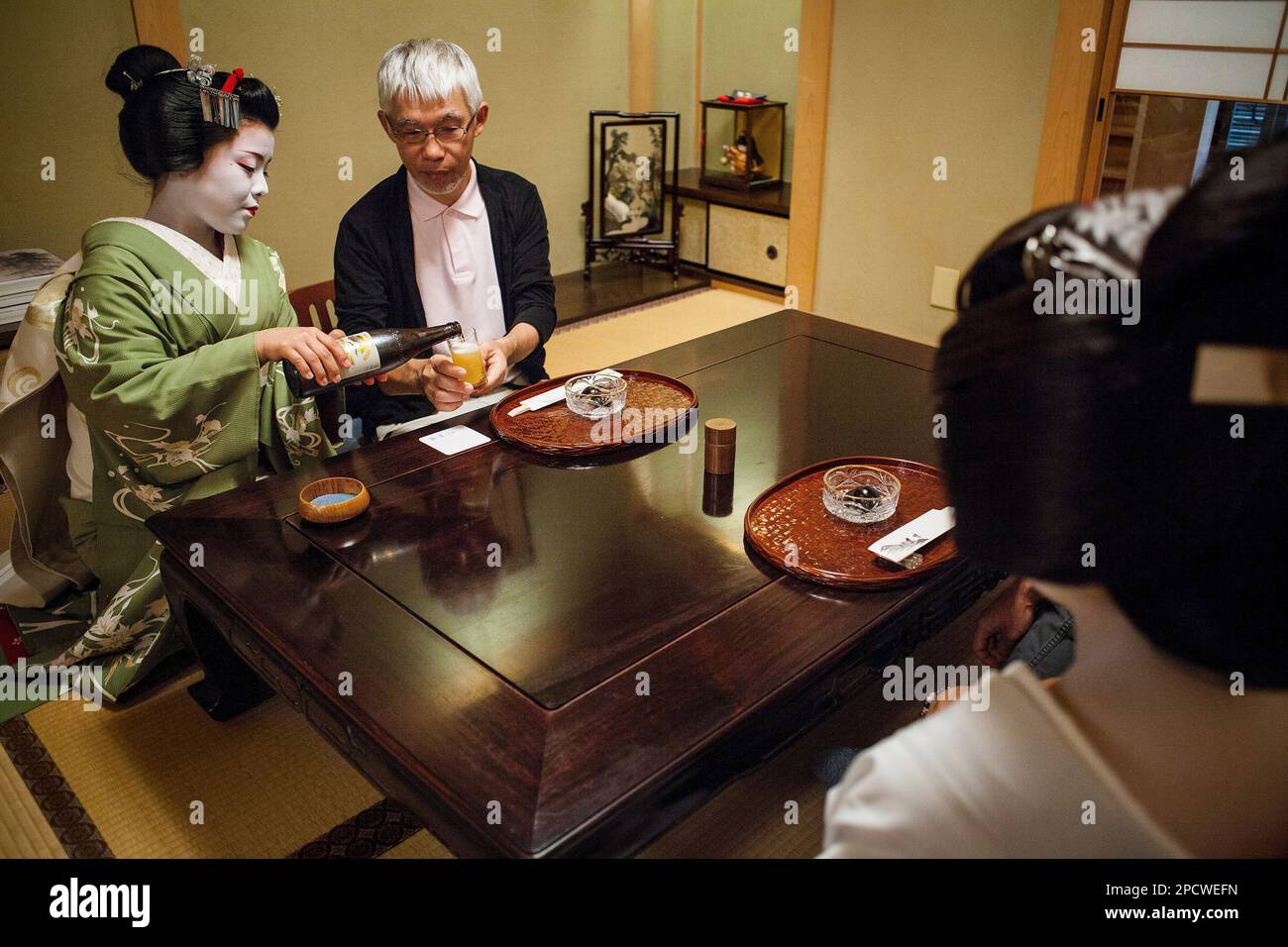 Fukukimi,'maiko' (geisha apprentice) workimg in Miyaki tea house (o ...