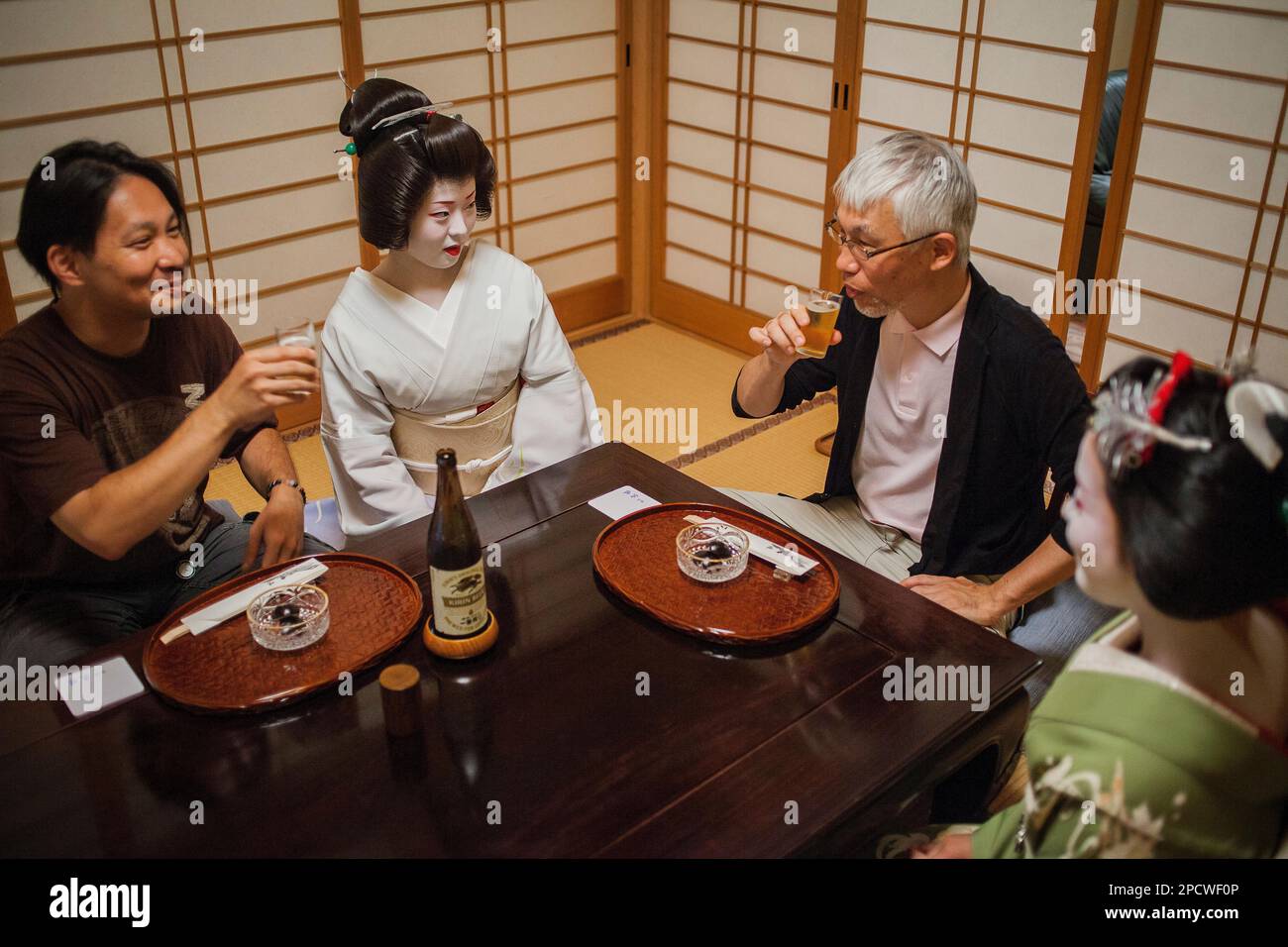 Fukuyu,geisha and Fukukimi,'maiko' (geisha apprentice) workimg in ...