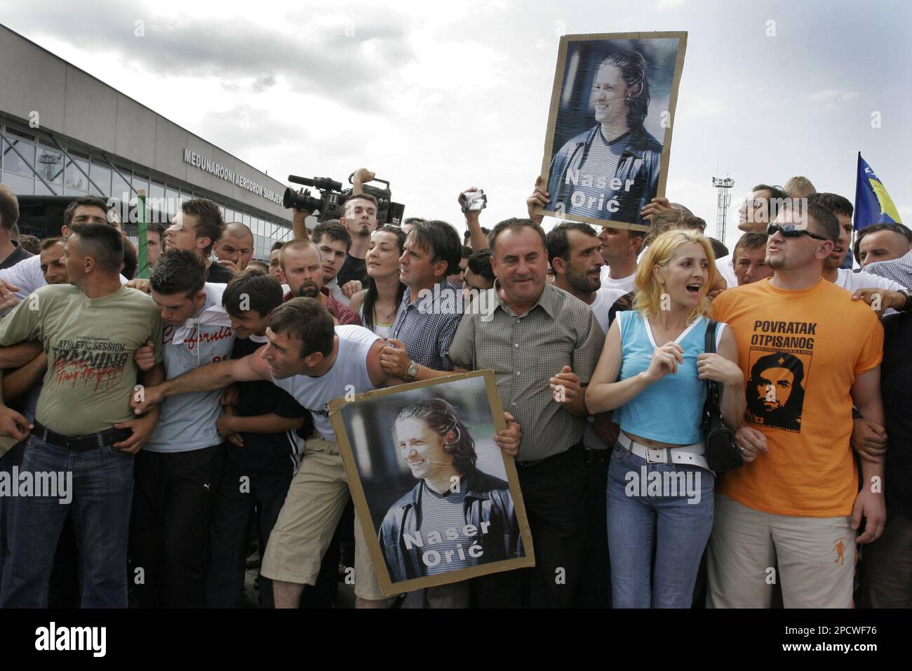 Suporters surround the car of war time Muslim commander of Srebrenica ...