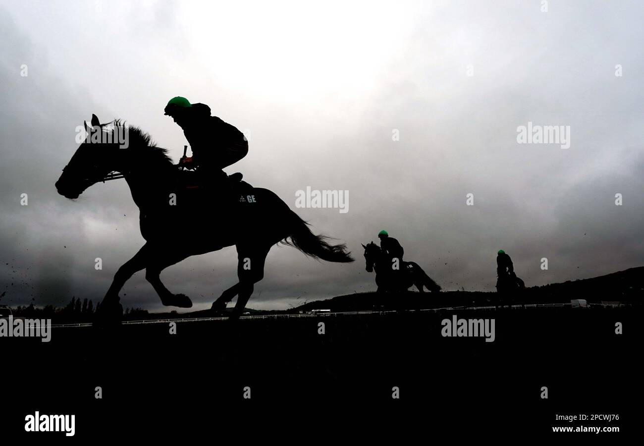 Cheltenham festival 2023 horses hi-res stock photography and images - Alamy