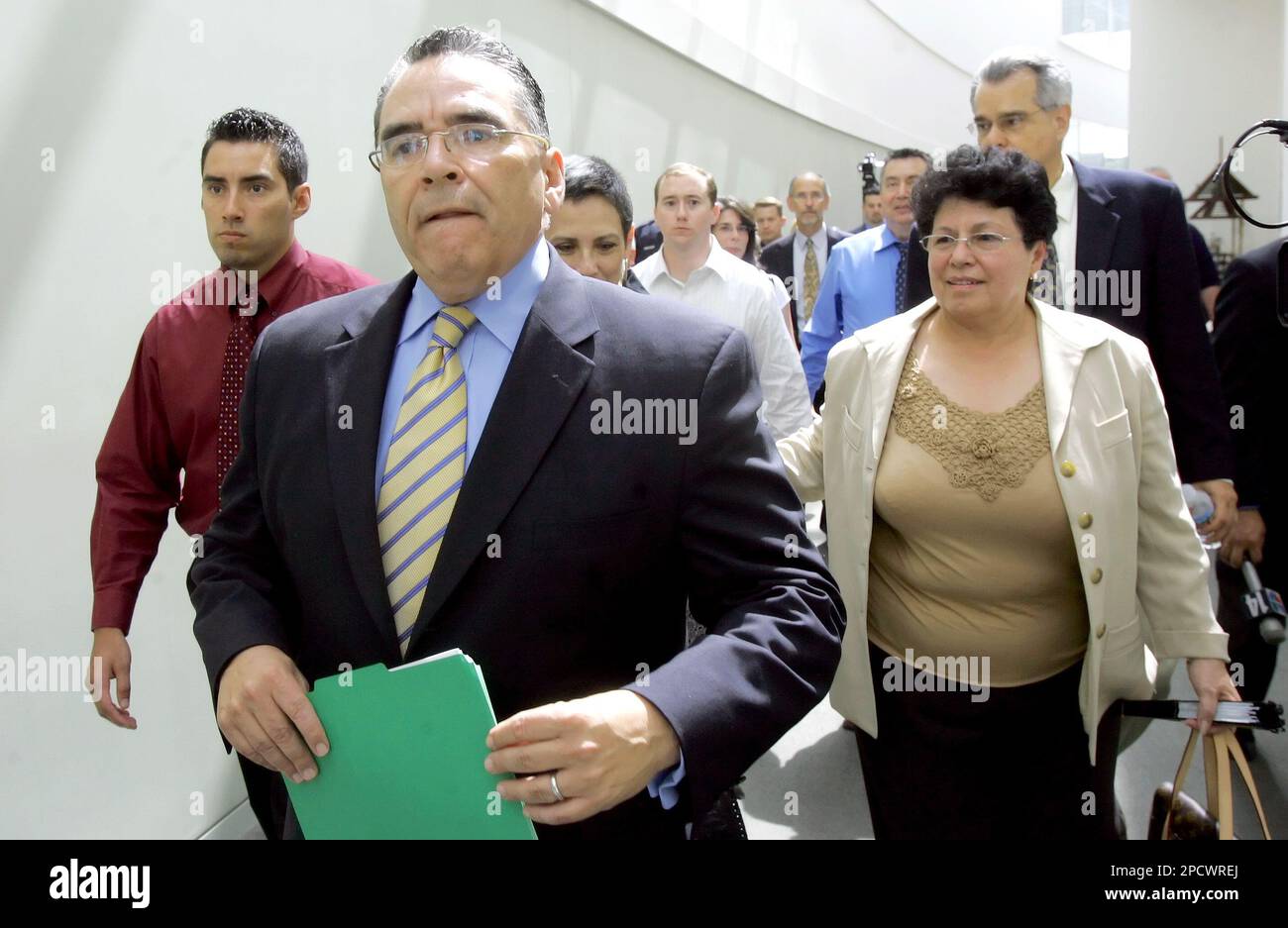 San Jose Mayor Ron Gonzales, foreground, walks with family and friends ...