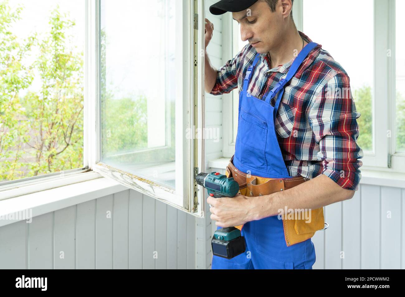 Construction worker installing window in house Stock Photo - Alamy