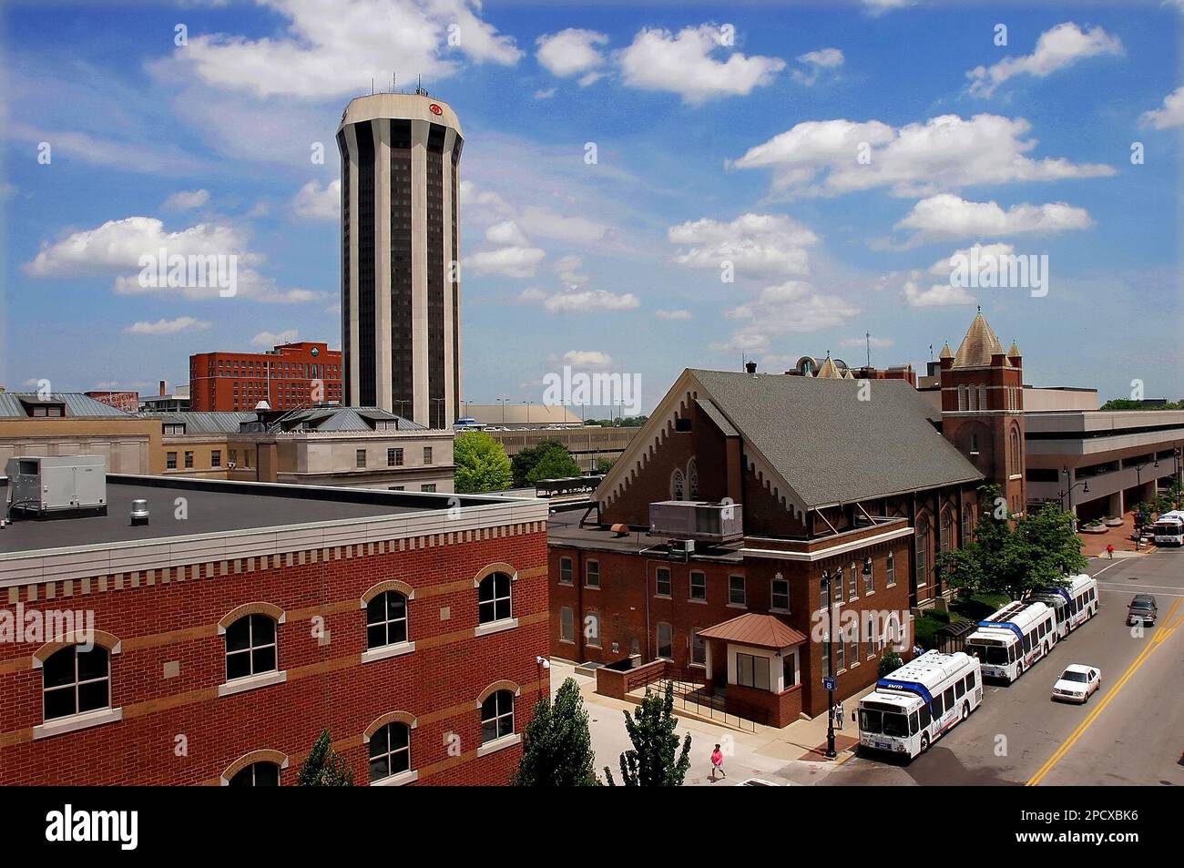 ** ADVANCE FOR SUNDAY, JUNE 25 ** The 30-story Springfield Hilton Hotel ...