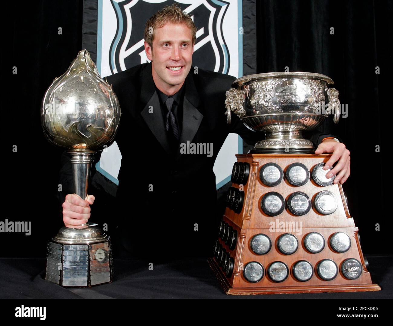 San Jose Sharks' Joe Thornton poses after winning the Art Ross trophy ...