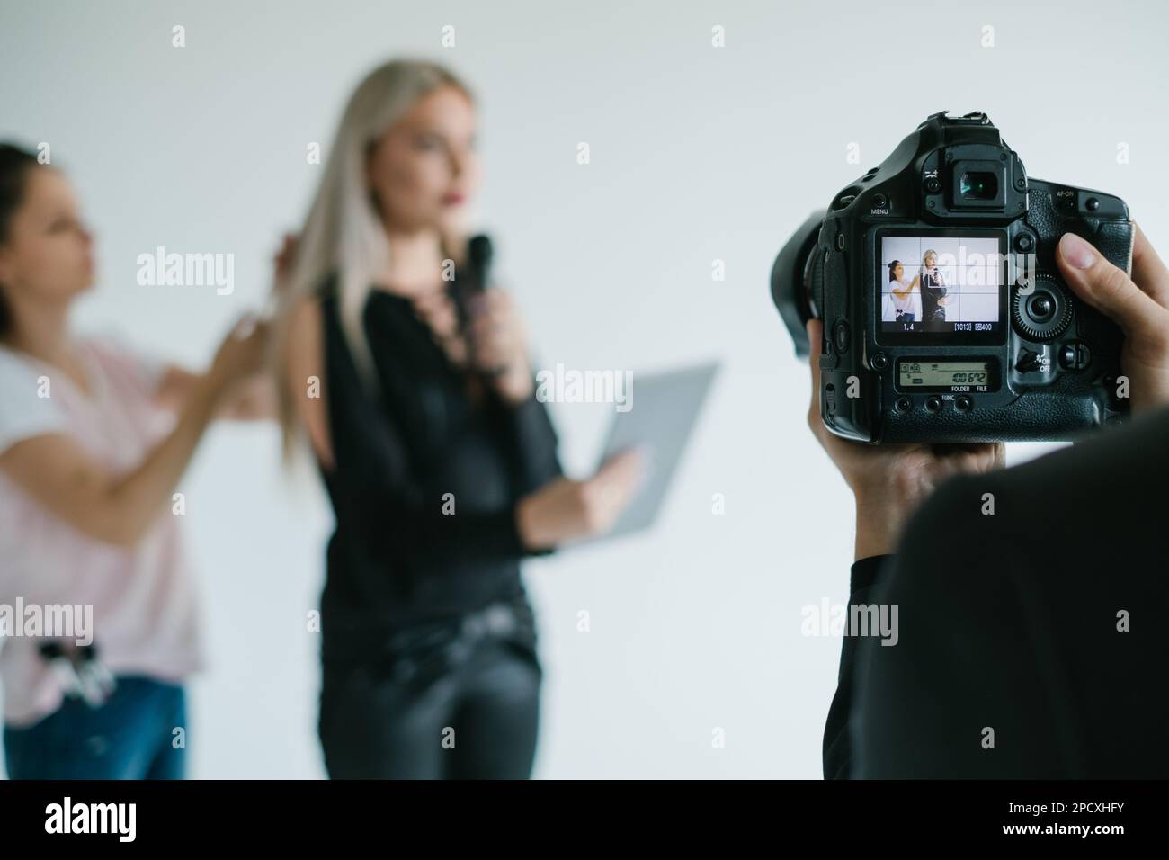 Filming backstage hi-res stock photography and images - Alamy