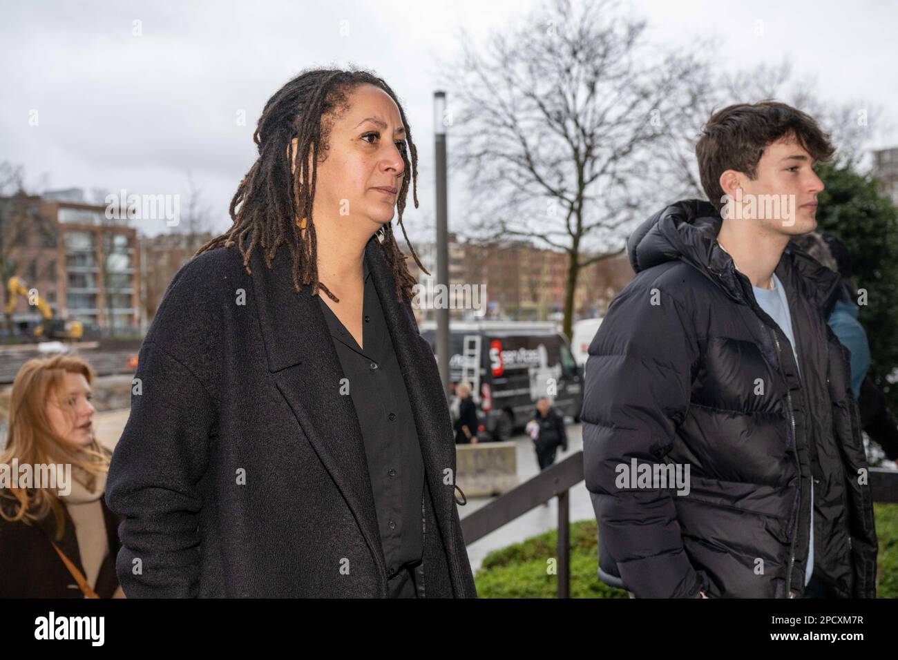 The partner of Dia's father arrives for a session of the case before ...