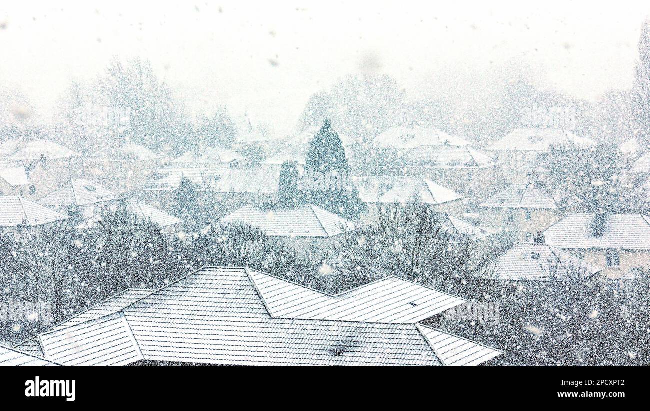 Glasgow, Scotland, UK 14th March, 2023. UK Weather: Snow overnight saw ...