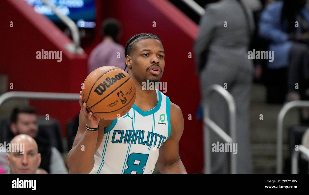 Charlotte Hornets guard Dennis Smith Jr. plays during the second half ...