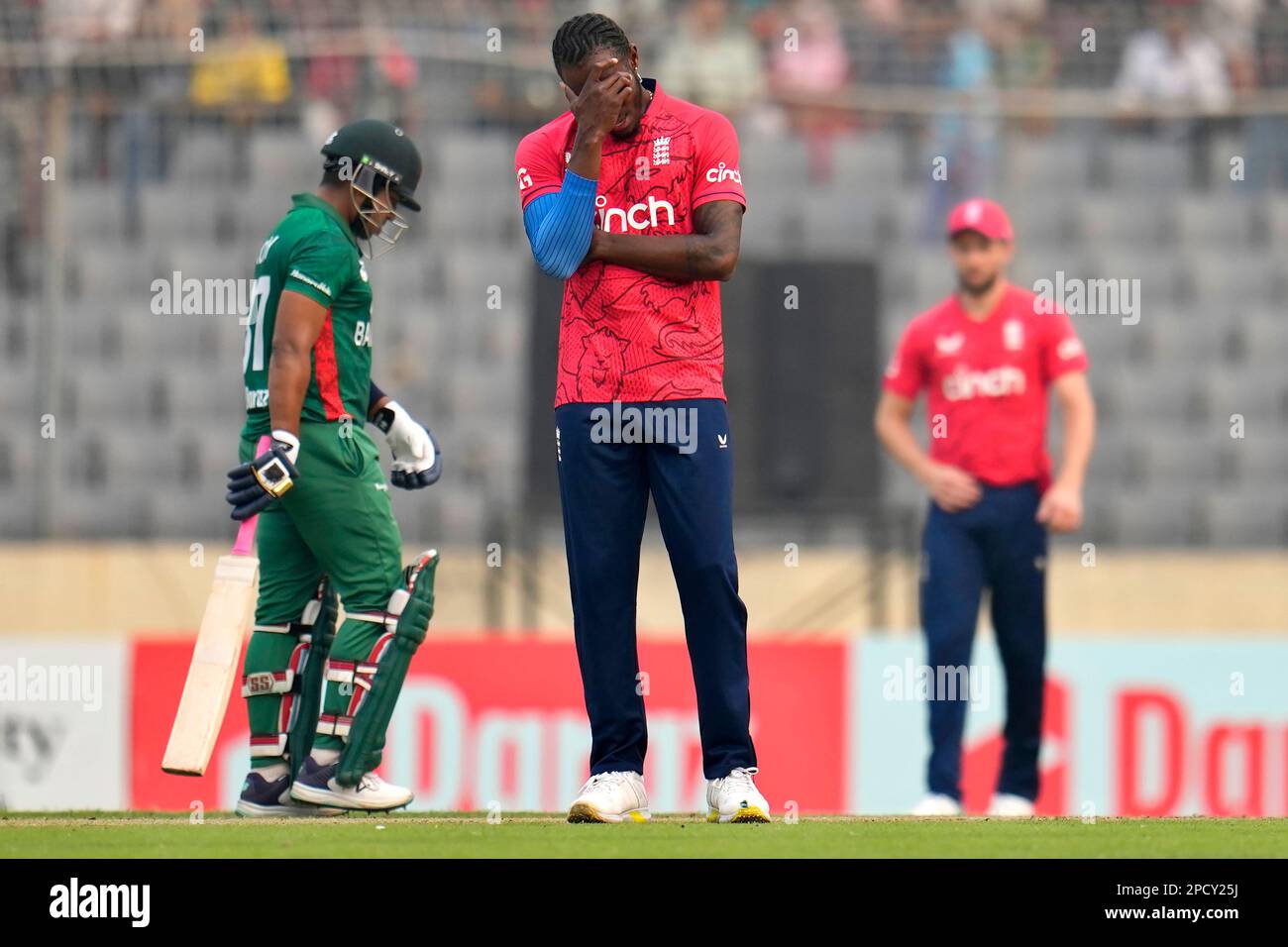 England's Jofra Archer, center, reacts after teammate Rehan Ahmed ...