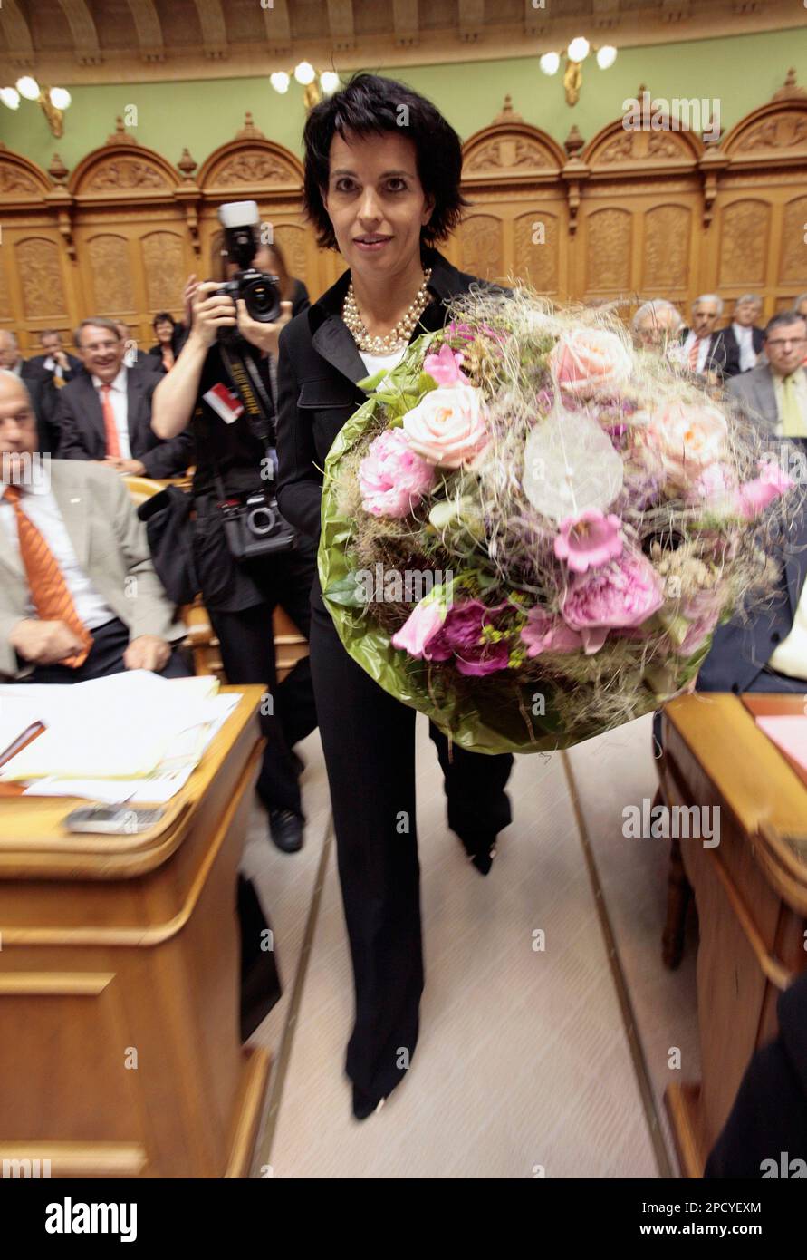 Die Aargauerin Doris Leuthard schreitet am Mittwoch, 14. Juni 2006, im ...