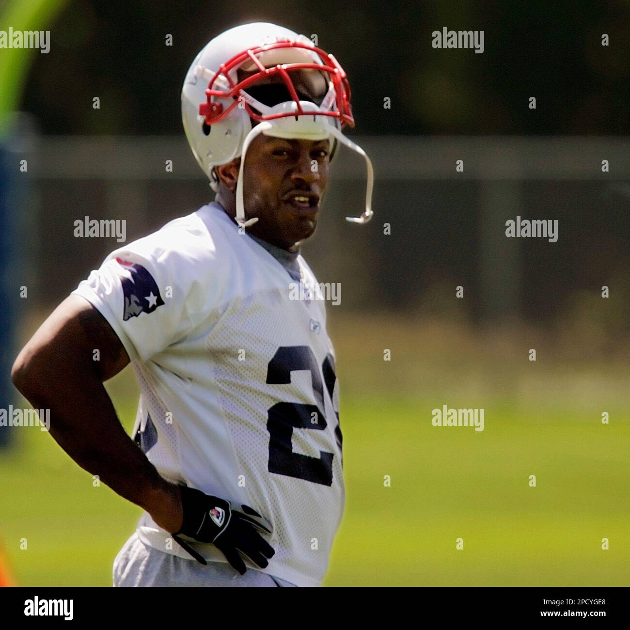 New England Patriots running back Corey Dillon takes a breather during ...