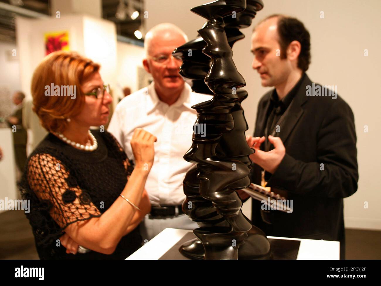 The artwork "Constante change" (patinated bronze, 2005) by Tony Cragg ...