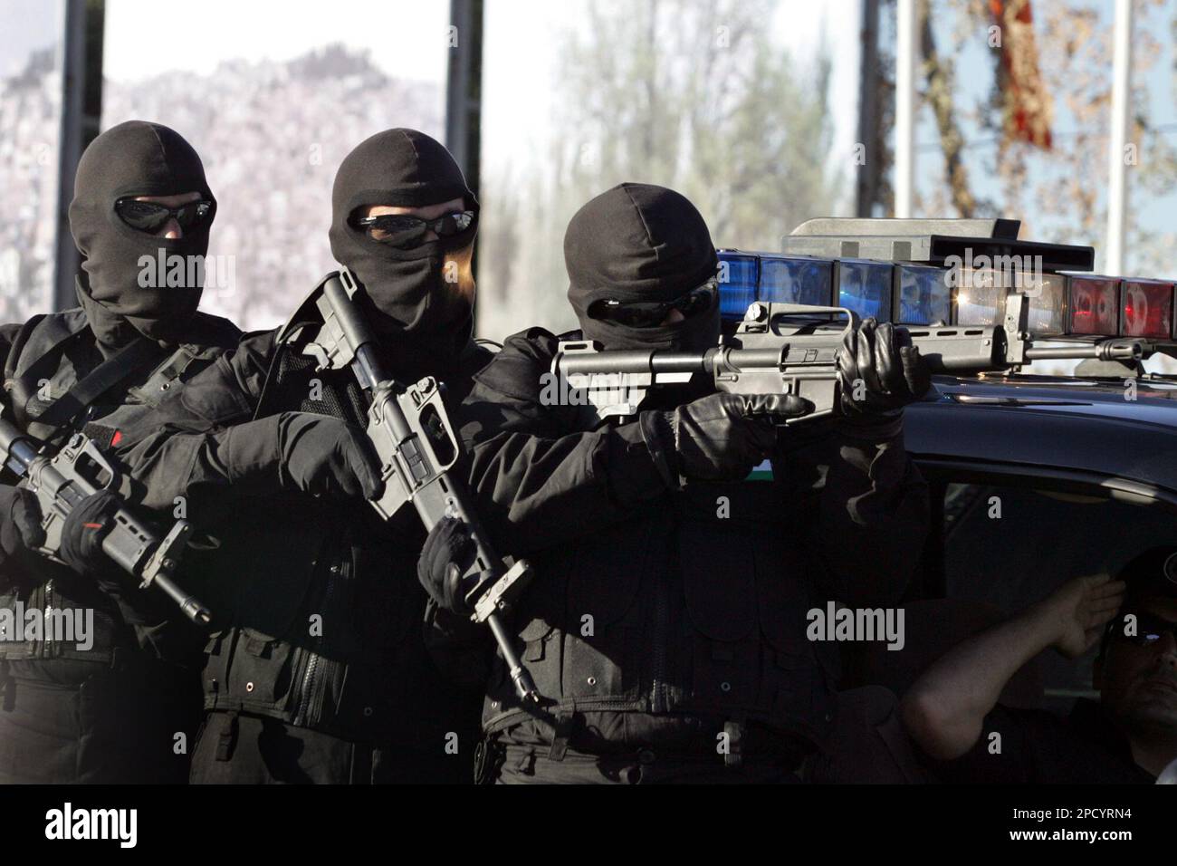 Jordanian counter-terrorism forces soldiers demonstrate during a ...