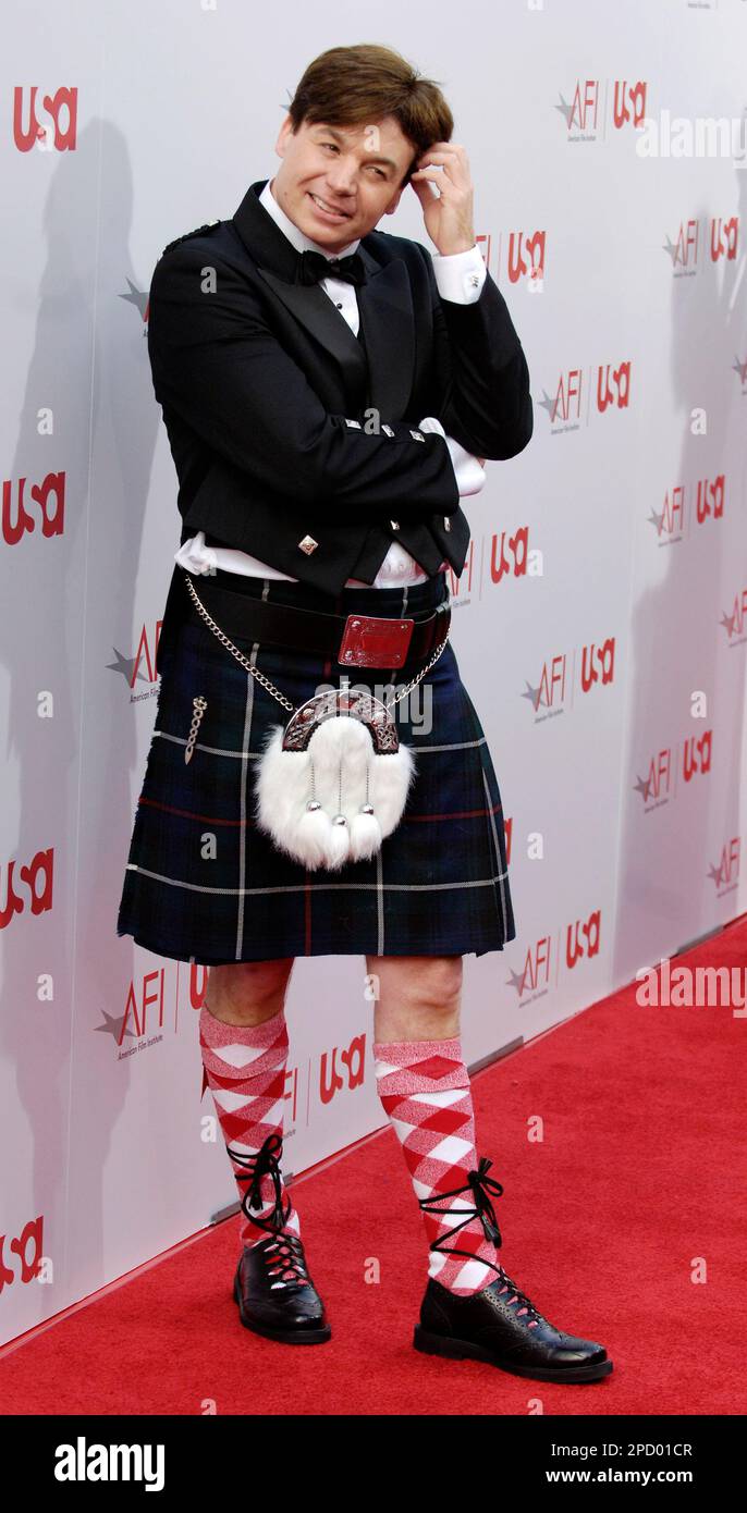 Actor Mike Myers arrives in a kilt in tribute to Scottish actor Sean ...