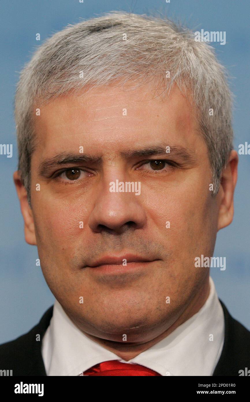 Serbian President Boris Tadic poses for photographers at U.N ...