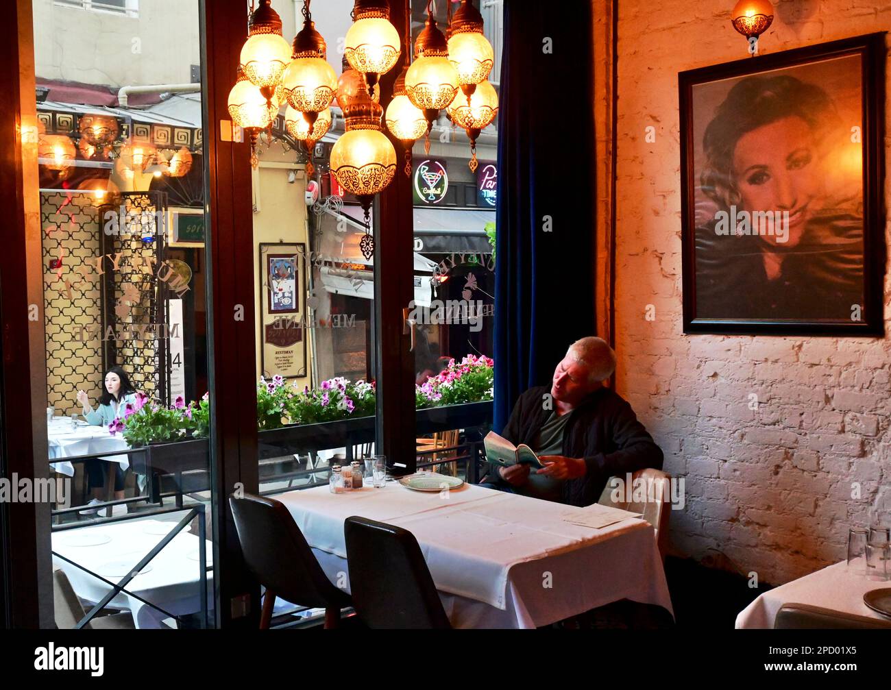 Street cafe. Istanbul, Turkey Stock Photo - Alamy