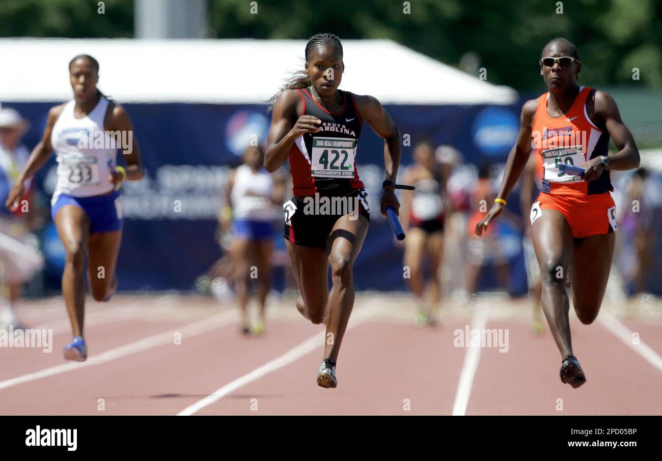 South Carolina's Shalonda Solomon, center, runs toward the finish line ...
