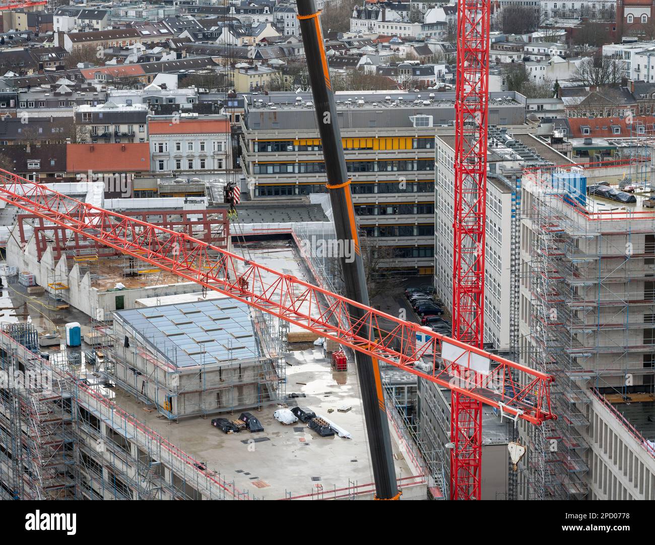 Assembling a construction crane in Hamburg, Germany Stock Photo - Alamy