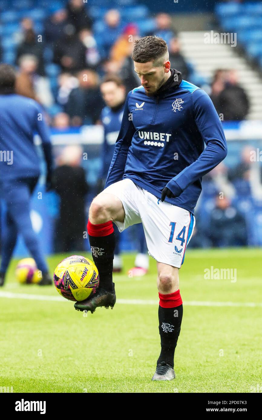 Professional football player hi-res stock photography and images - Alamy