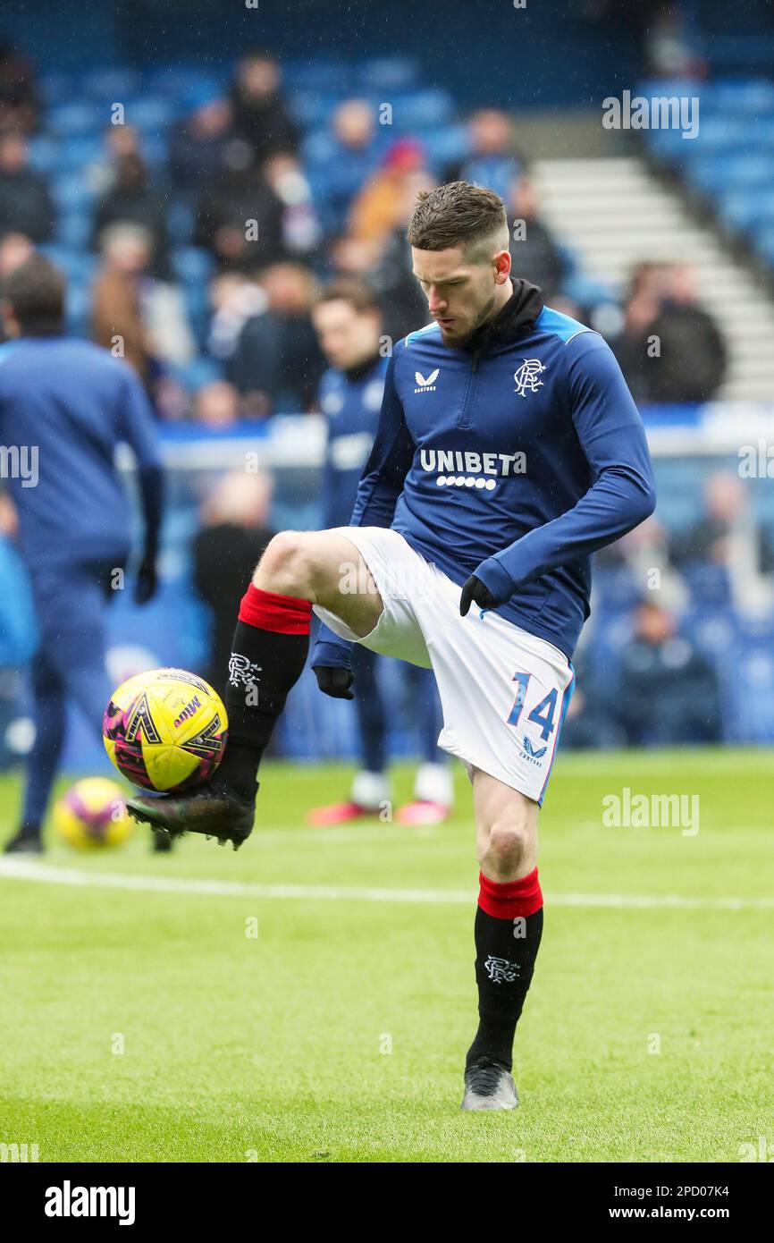 Professional football player hi-res stock photography and images - Alamy