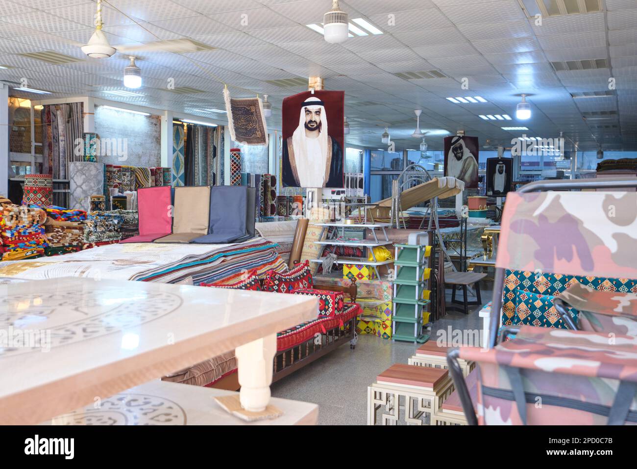 Shopping housewares furniture store hi-res stock photography and images ...