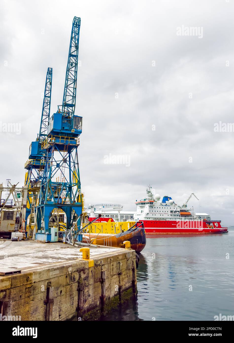 Shipyard docks at V and A Waterfront Harbour Stock Photo - Alamy