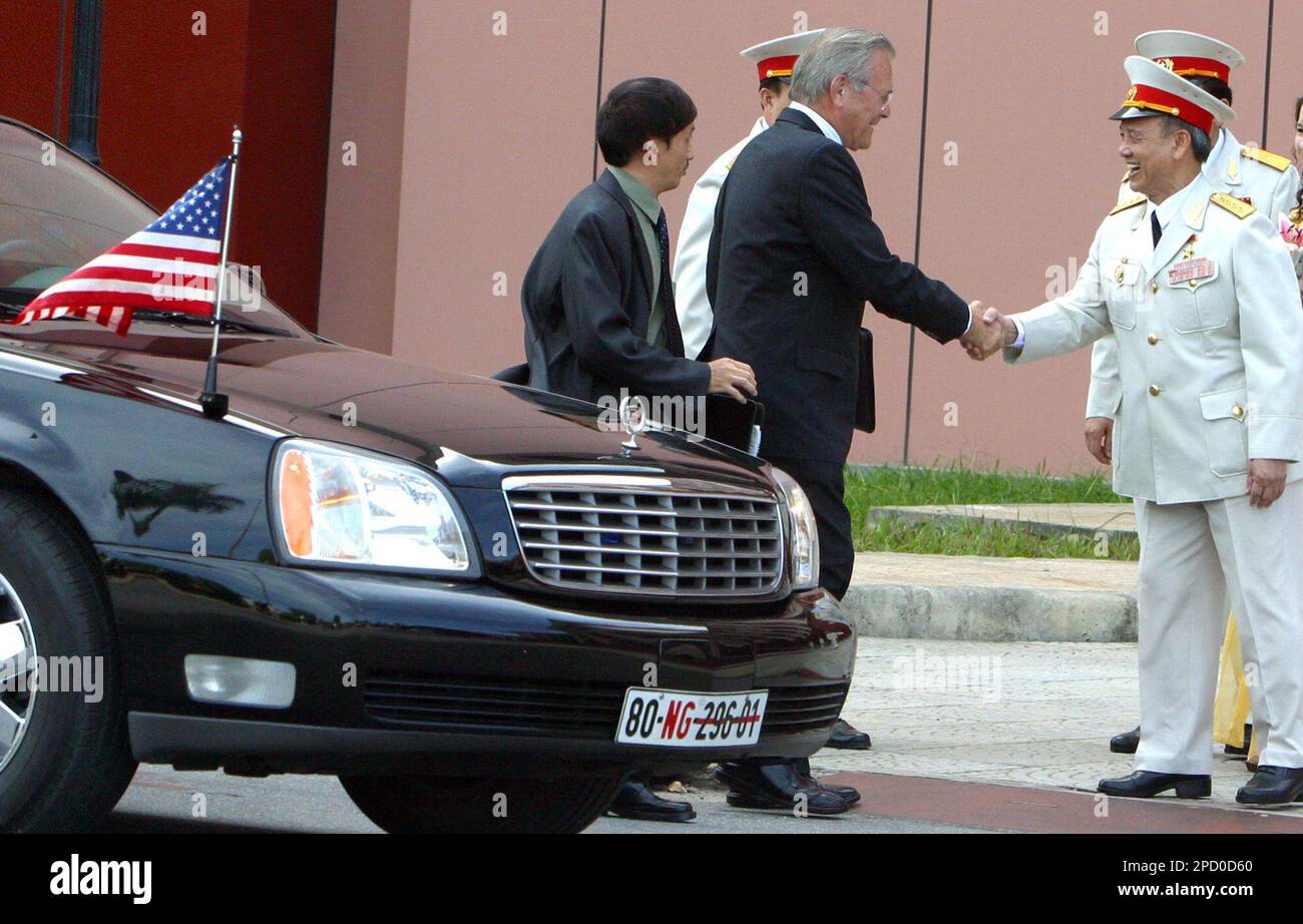 Vietnamese Defense Minister Pham Van Tra, right, shakes hands with U.S ...