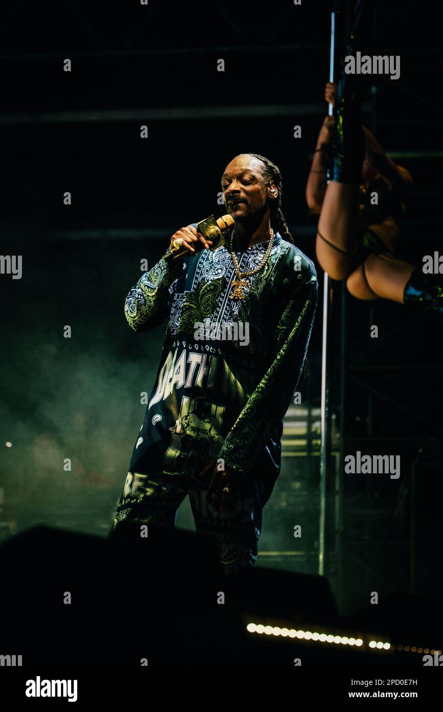 Legendary rapper Snoop Dogg brings the house down in Auckland, in this ...