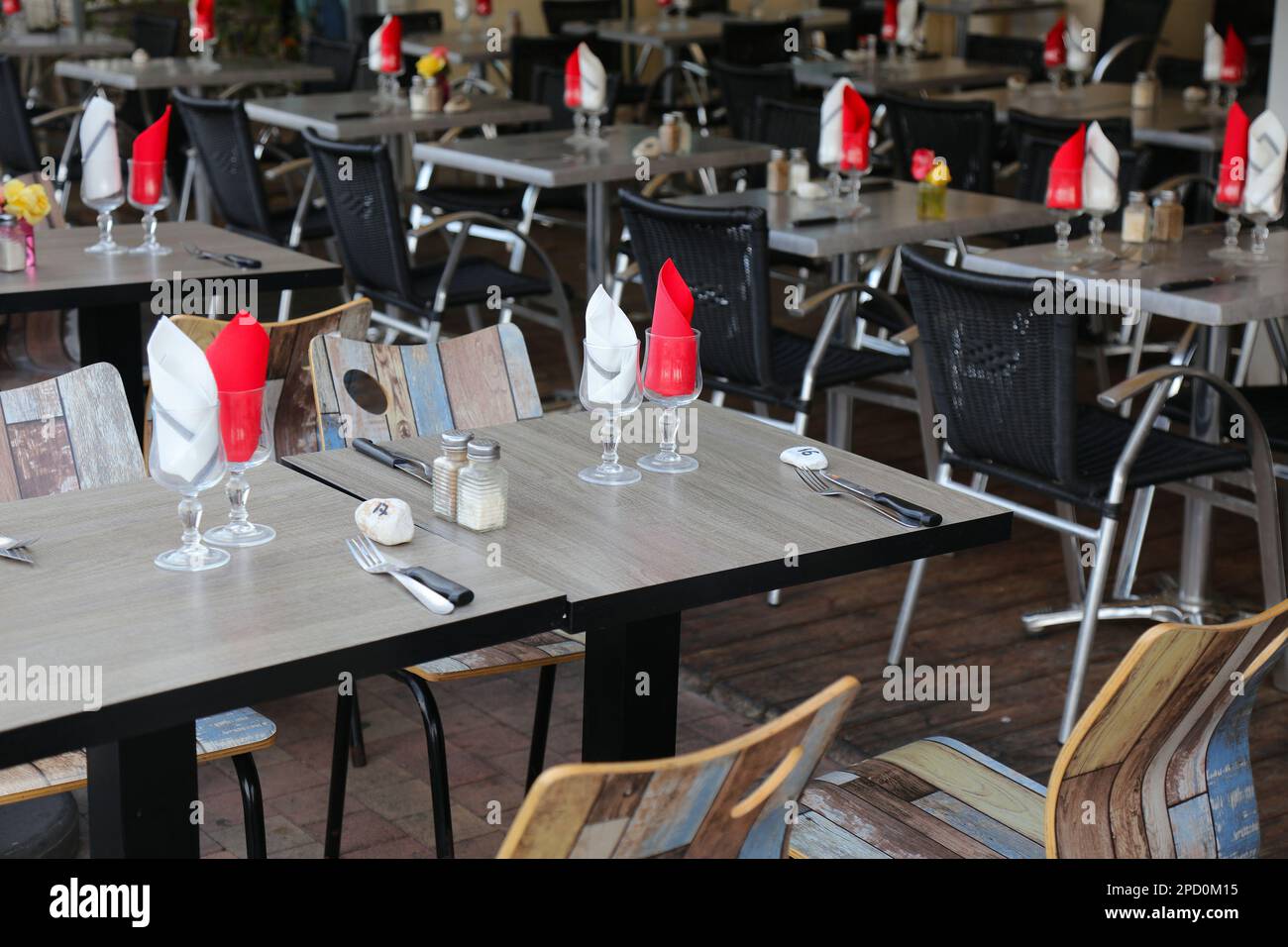 Seafood restaurant tables hi-res stock photography and images - Alamy