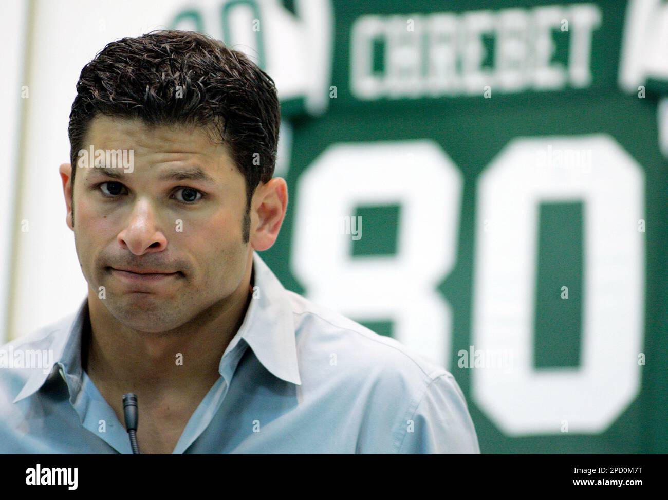 New York Jets Wayne Chrebet announces his retirement after a 12 year ...