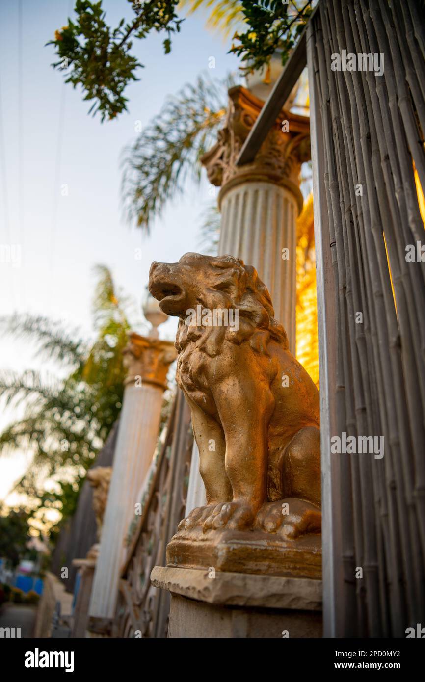 The golden Lion sculpture on the house gate in Rishon le Zion, Israel Stock Photo - Alamy