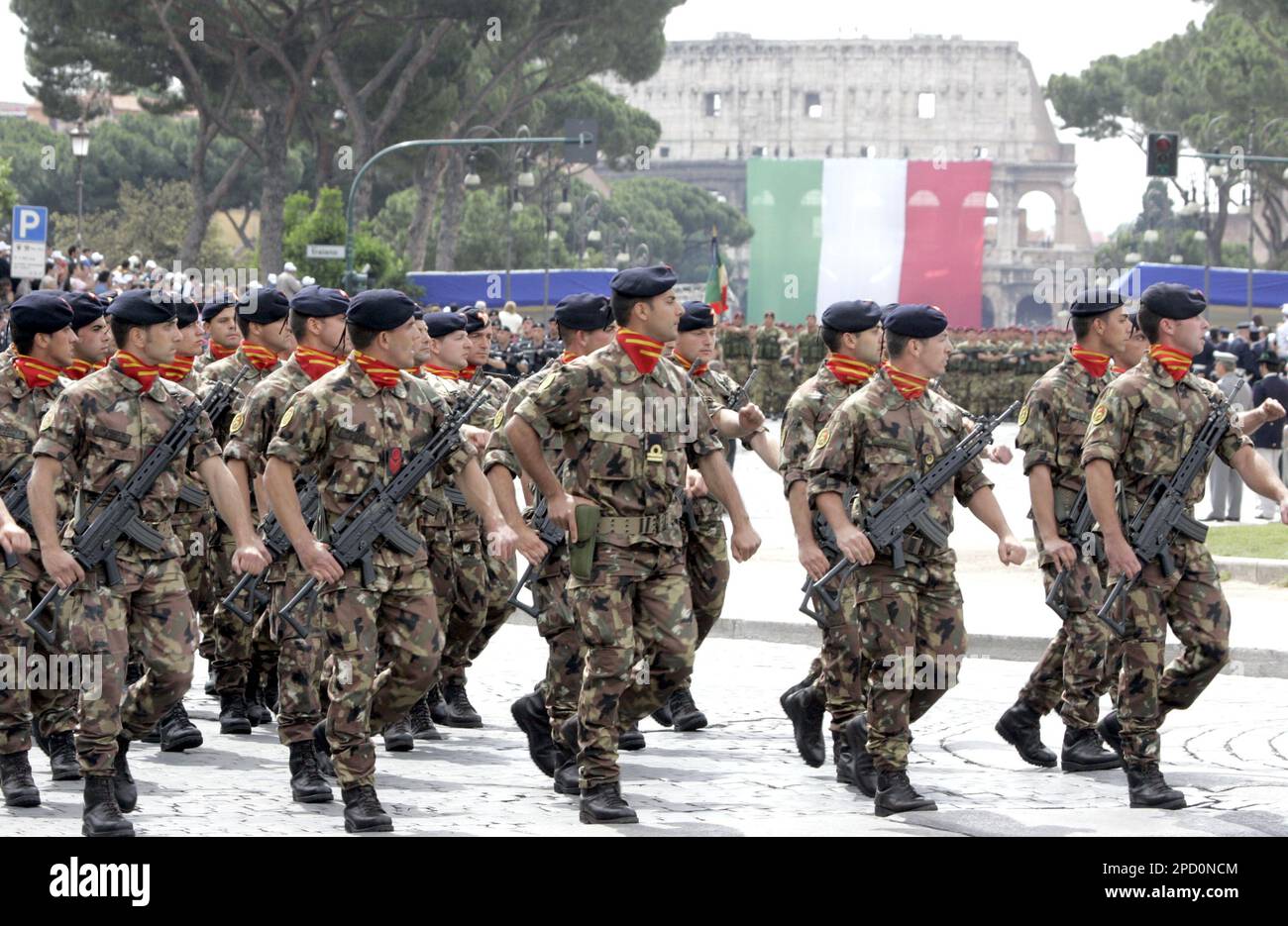 Italian San Marco Regiment Marines march on Via dei Fori Imperiali ...