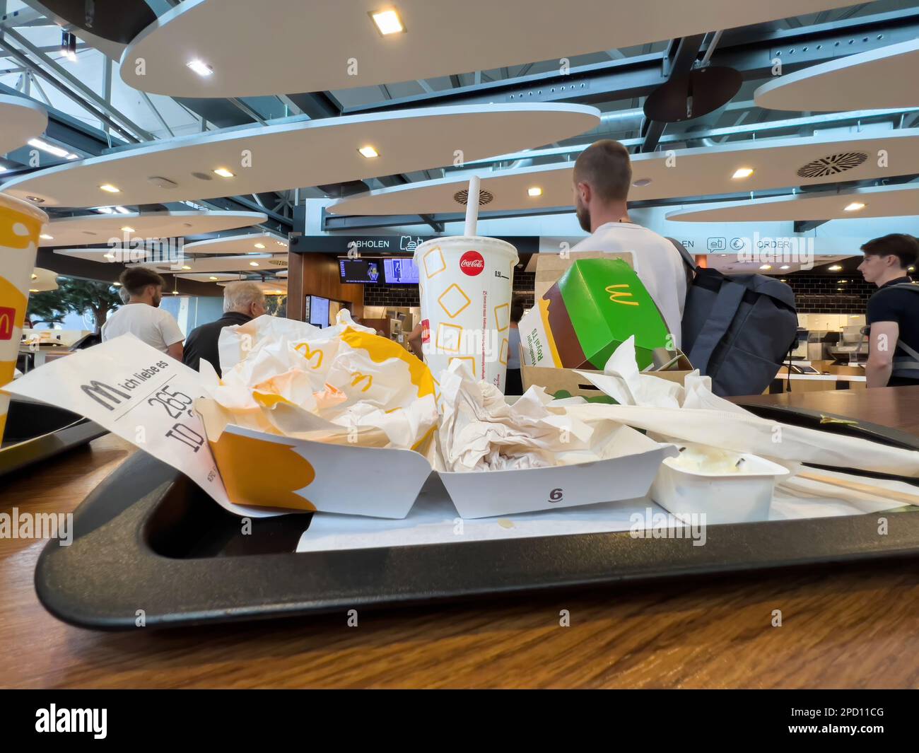 Food court frankfurt airport hi-res stock photography and images - Alamy