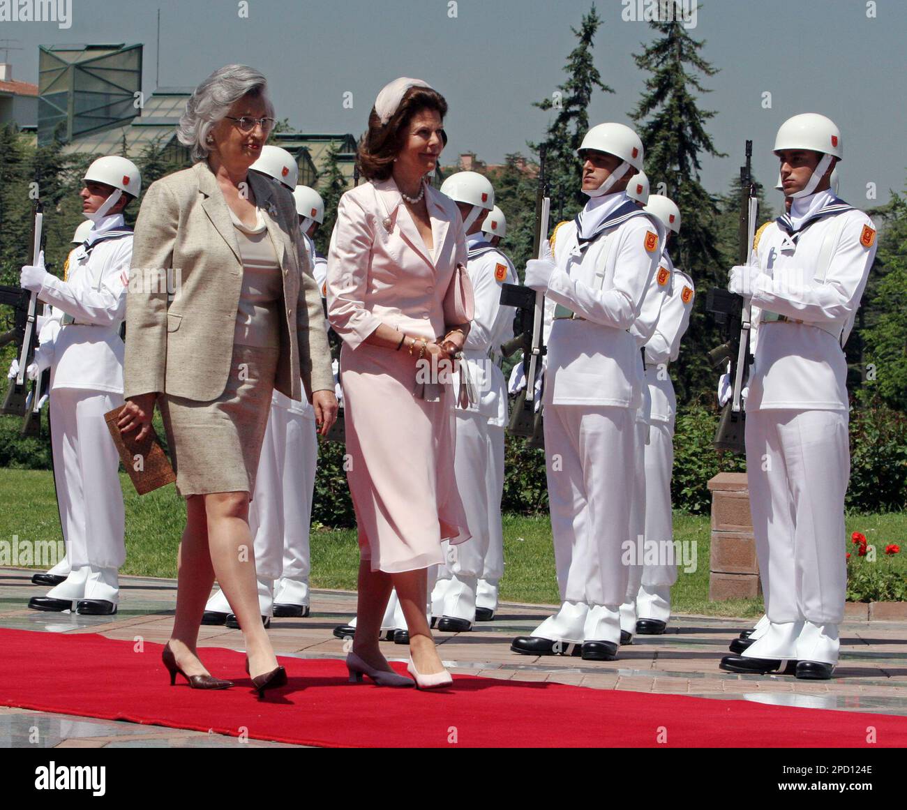 Sweden's Queen Silvia, second left, and Turkish President Ahmet Necdet ...