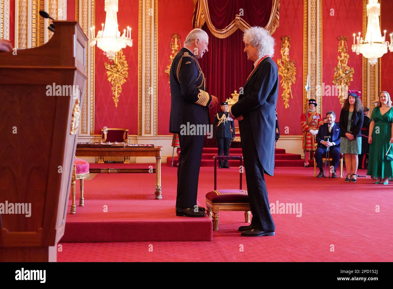 Brian may buckingham palace hi-res stock photography and images - Alamy