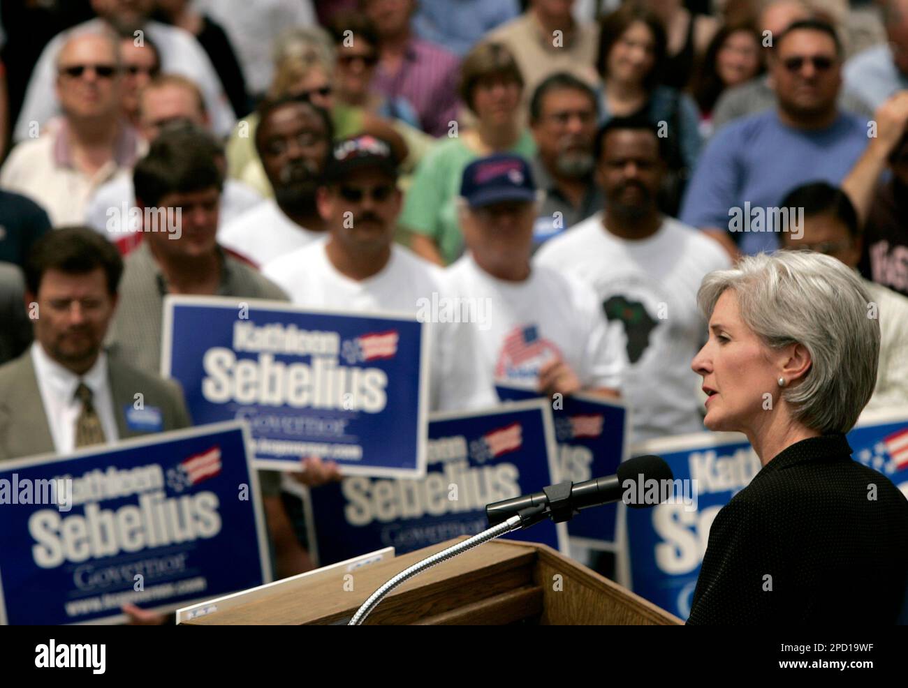Kansas Democratic Gov. Kathleen Sebelius addresses supporters as she ...