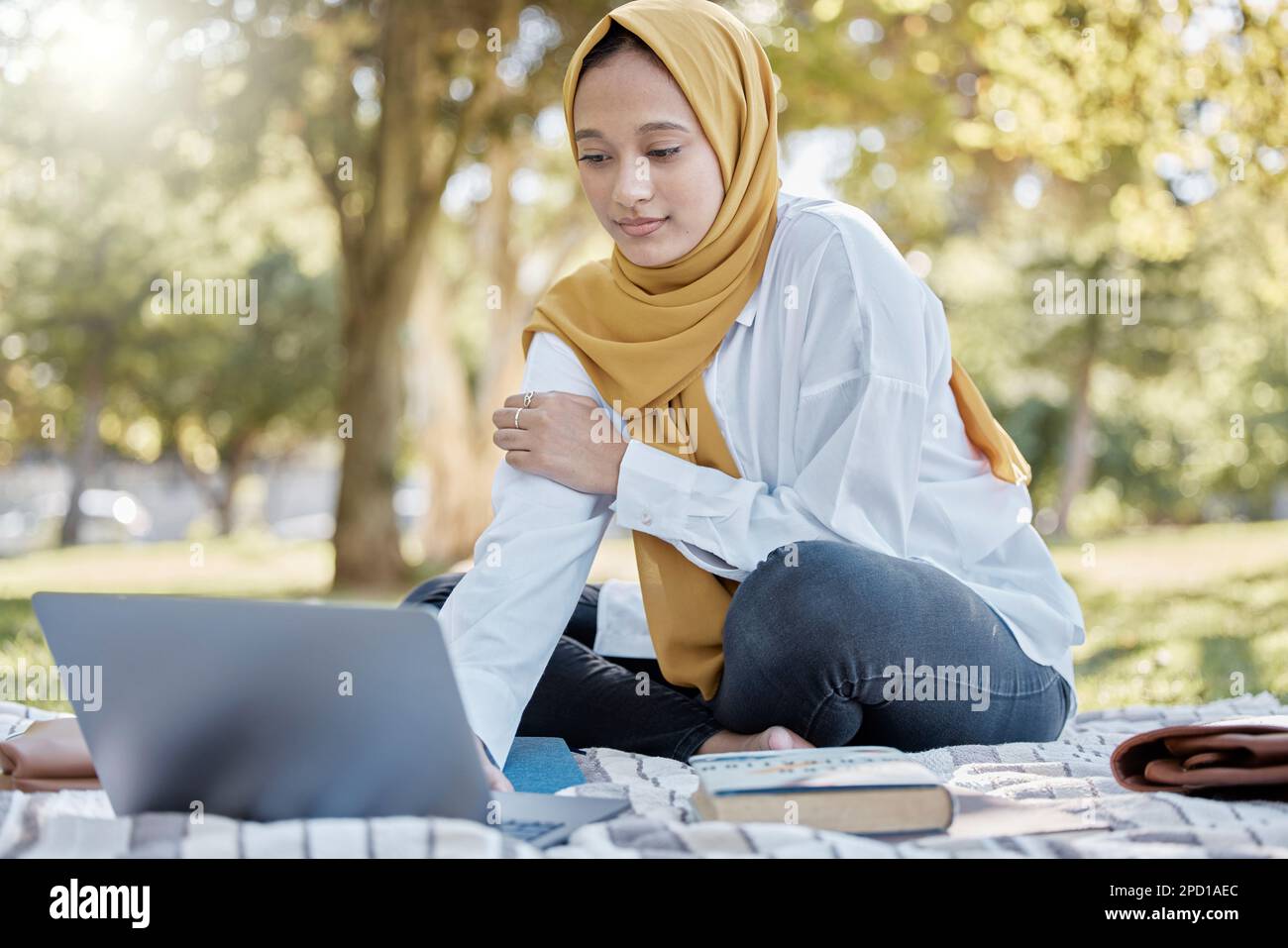 Islamic elearning hi-res stock photography and images - Alamy