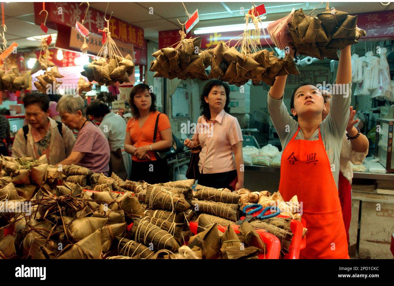 Employees of the Her-Shing shop prepare hundreds of "Zhong Zi" rice ...
