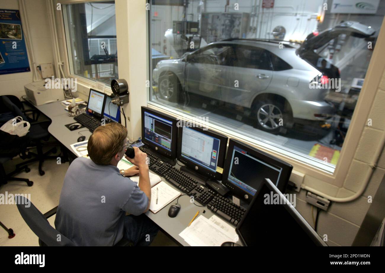 **ADVANCE FOR Monday, MAY 29** Research Engineer Richard Carlson at ...