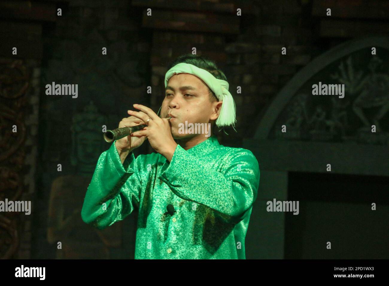 Traditional Vietnamese folk songs and folk dances with traditional ...