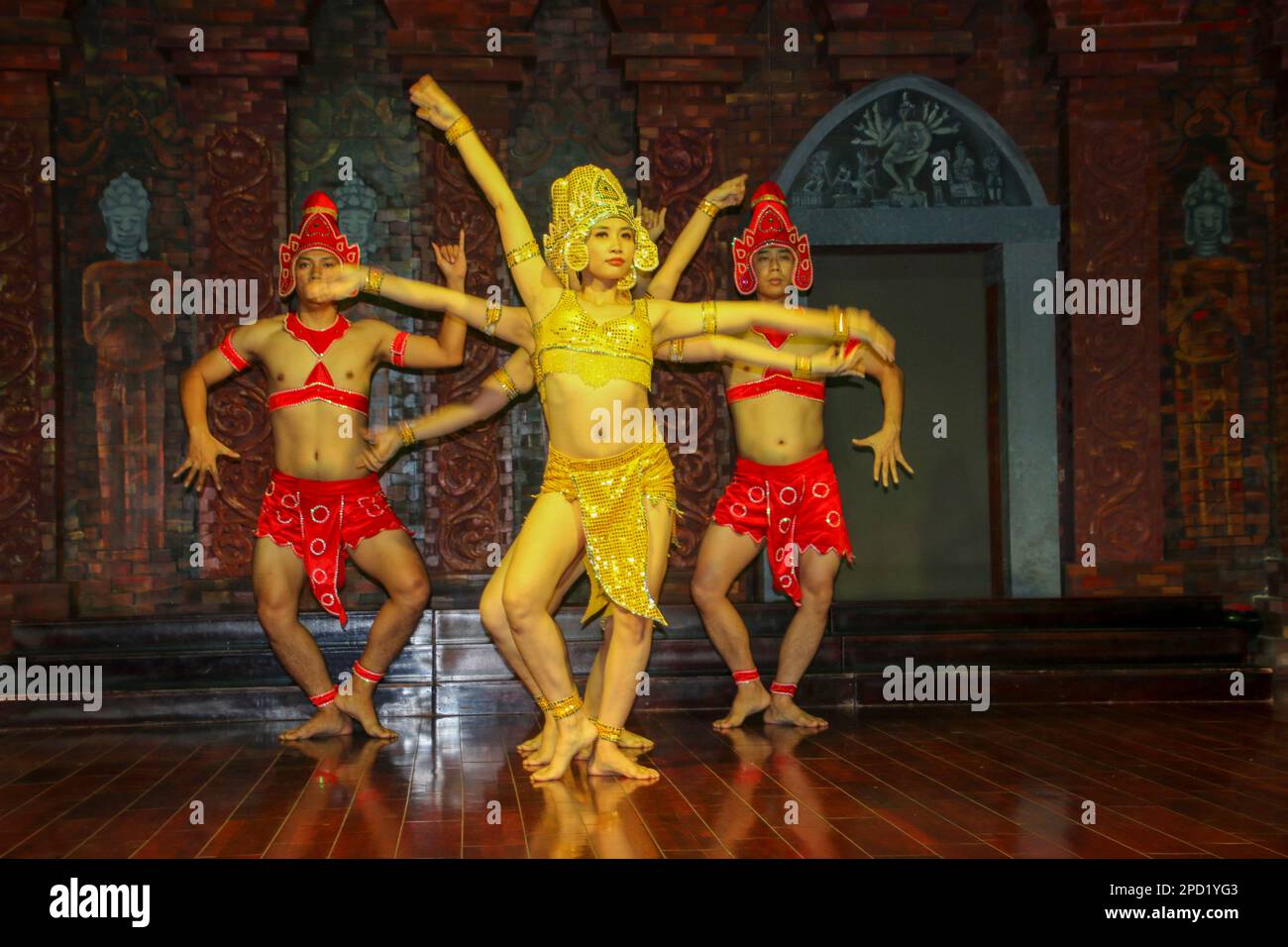 Traditional Vietnamese folk songs and folk dances with traditional ...