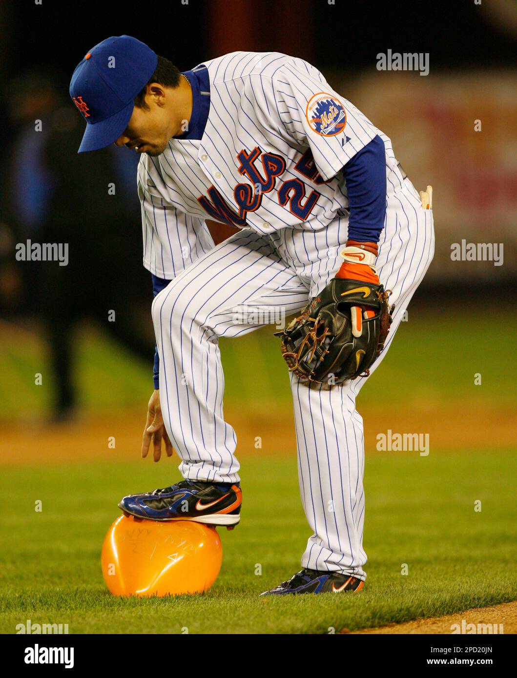 New York Mets second baseman Kazuo Matsui punctures a balloon that blew ...